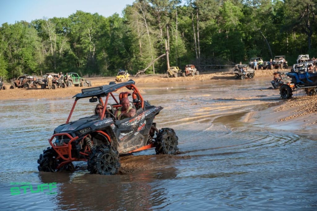 Gettin' Stuck DID NOT Suck at The 2016 Highlifter Mud Nationals - Side ...